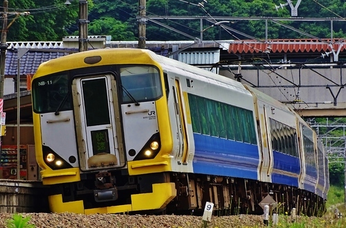 E257系 》都マリ 》NB-11 編成 》 両: ( Crystal ( Clear ( Central^^)))