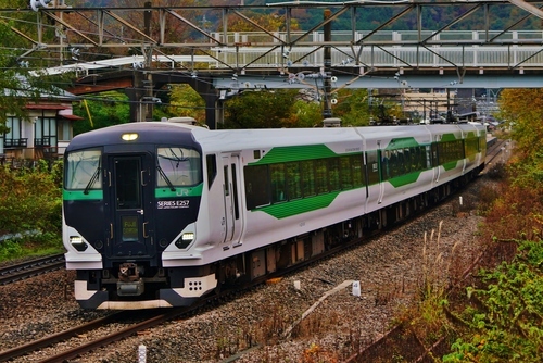 E257系 5500番台 『 都オオ OM-51 編成：中央東線 臨時特急 』】: ( Crystal ( Clear ( Central^^)))