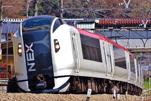 E259系 》都クラ 》Ne002 編成 》 両: ( Crystal ( Clear ( Central^^)))