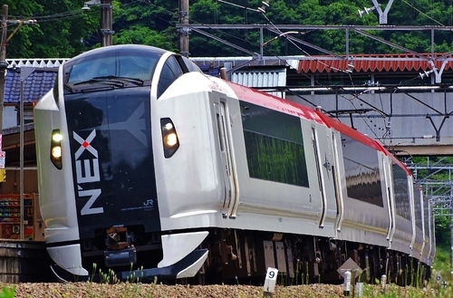 E259系 》都クラ 》Ne021 編成 》 両: ( Crystal ( Clear ( Central^^)))